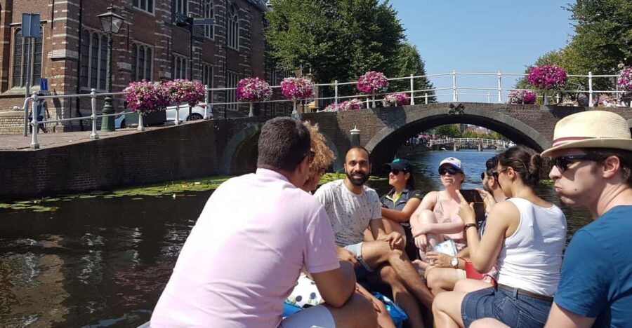 Leiden: Electric Boat Rental