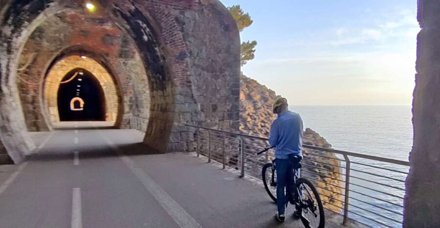 Levanto: Guided E-Bike Tour in Framura with Wine & Focaccia
