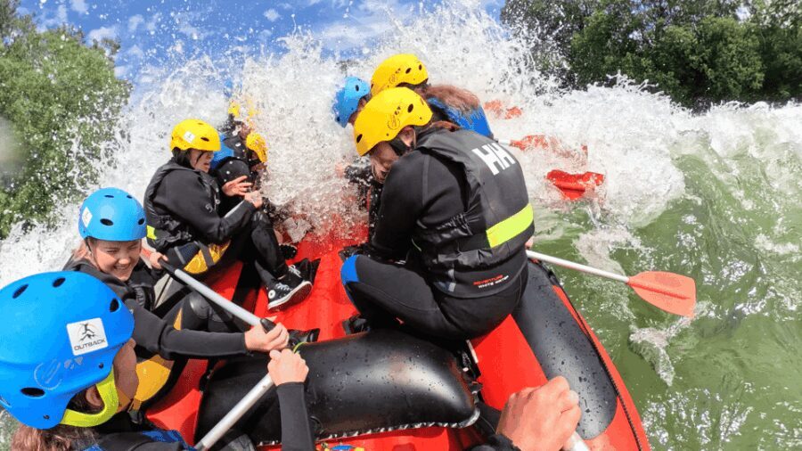 Light rafting tour for adults & families with children aged 8 and over