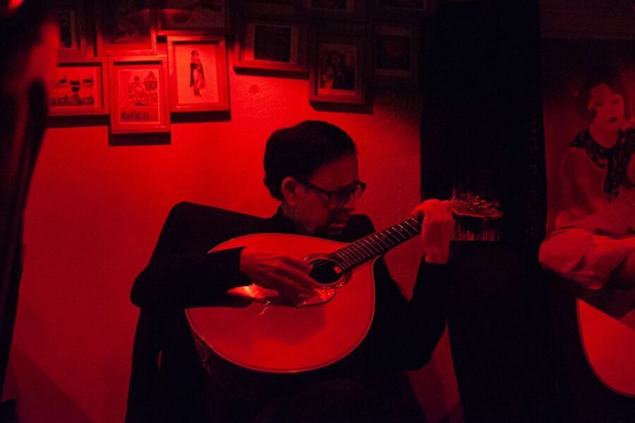 Lisbon: Alfama Tour and Live Fado with Traditional Dinner
