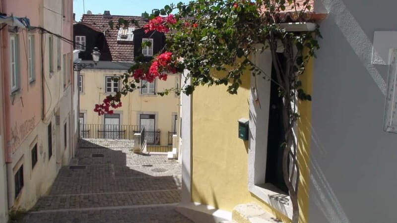 Lisbon: Off the beaten path Downtown Walk with a Local - The Itinerary and Experience