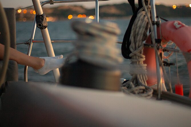 Lisbon Sunset Boat Cruise Tour With Drinks Included - Key Points