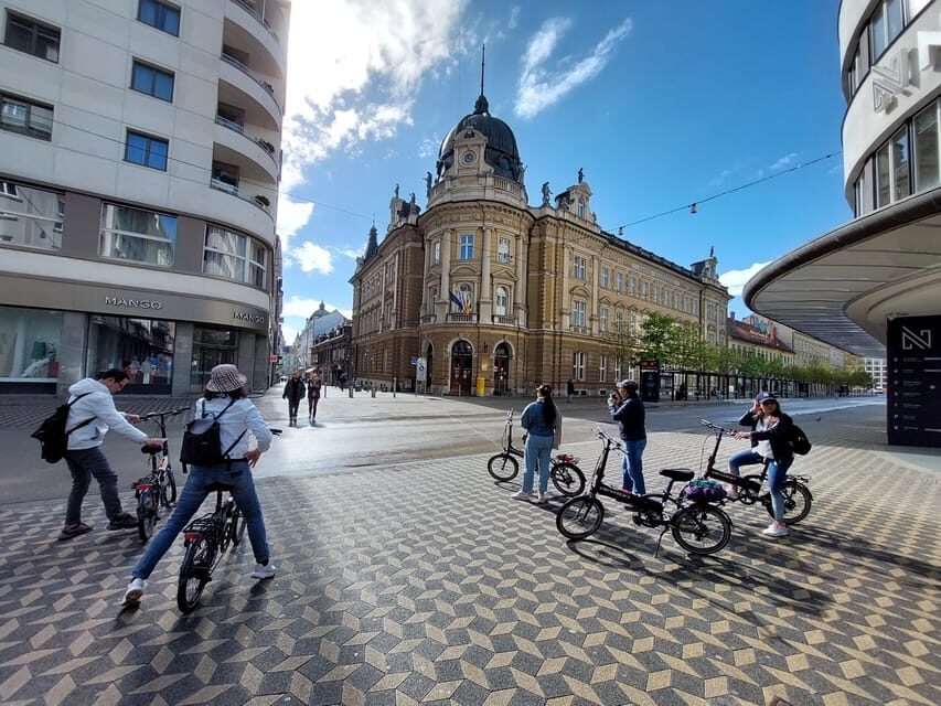 Ljubljana Sightseeing Tour by E-bikes