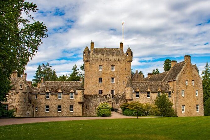 Loch Ness, Urquhart Castle & Culloden Battlefield Shore Excursion