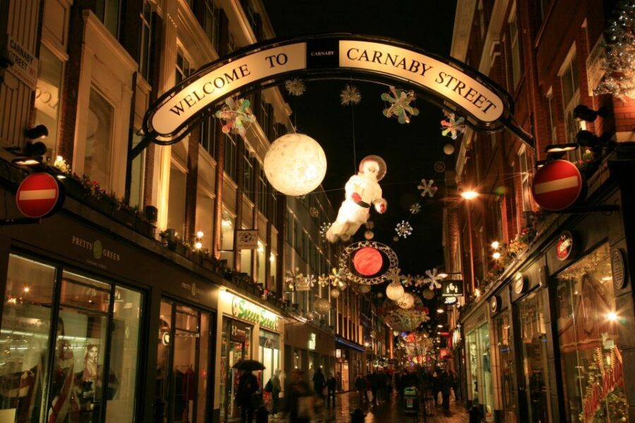 London: Christmas Eve City Tour with Dinner & Midnight Mass - Detailed Itinerary Breakdown