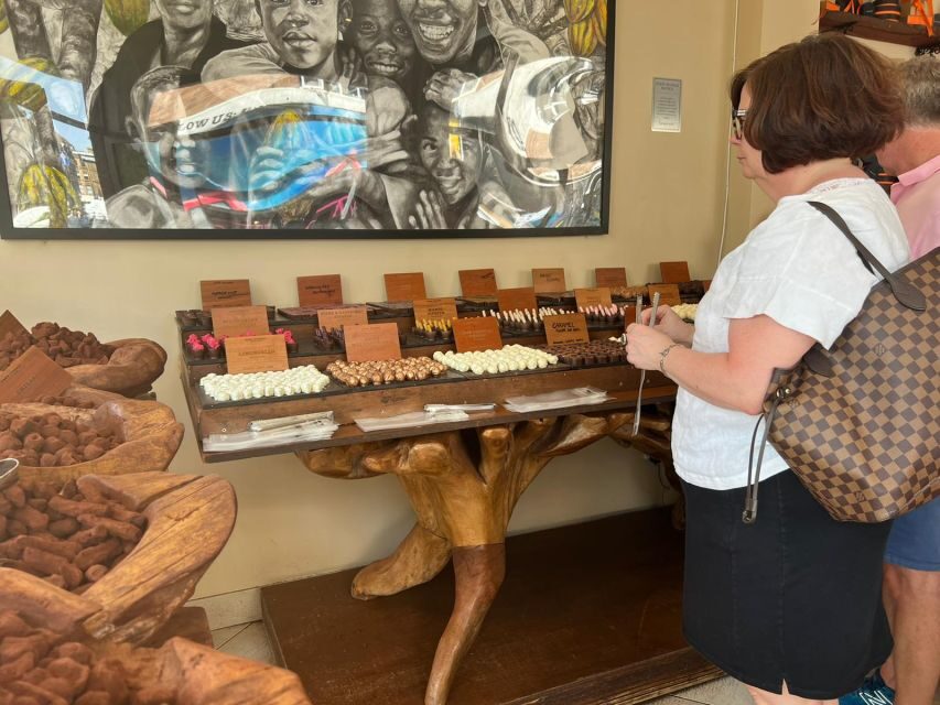 London: East End Walking Food Tour with Tastings - Delving into East End History and Street Art