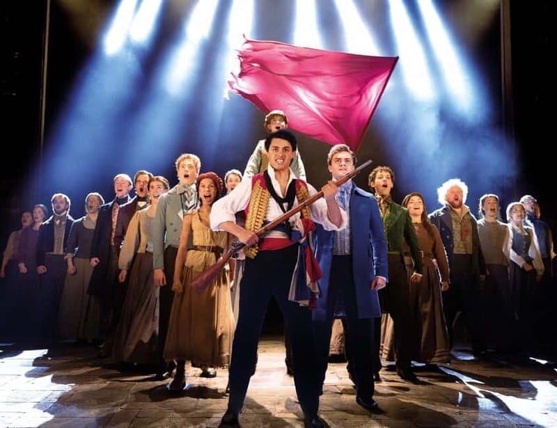 London: Les Misérables and 3-Course Meal & Sparkling Wine