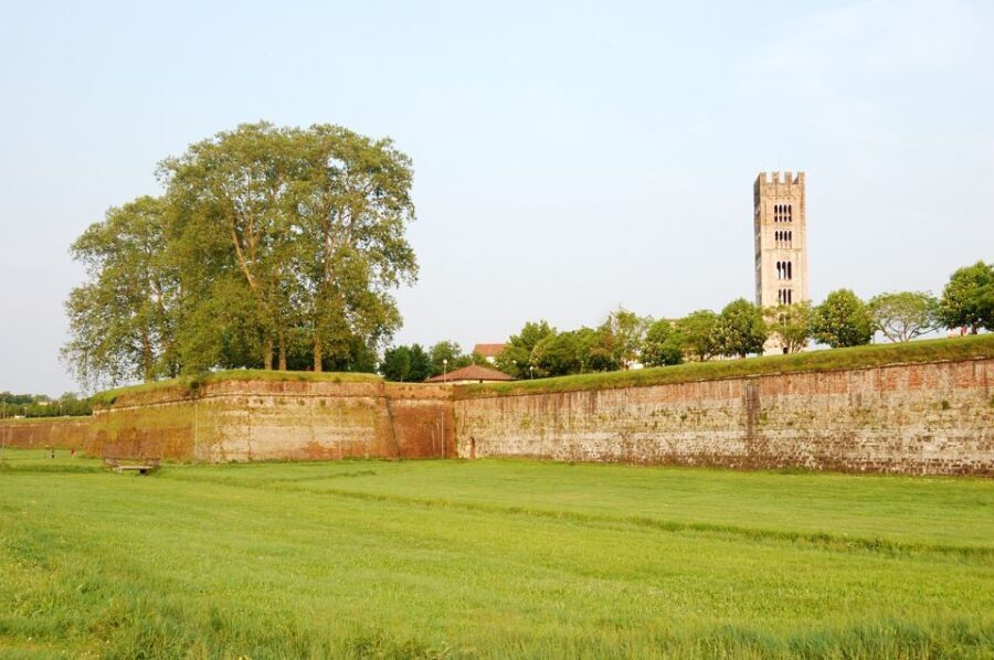 Lucca Sightseeing Tour by E-bike or City bike