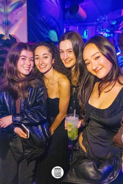 Madrid: Guided Pub Crawl Madrid Experience and Club Entry