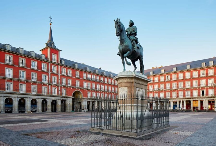 Madrid Historical Centre & Old Town Walking Tour in French
