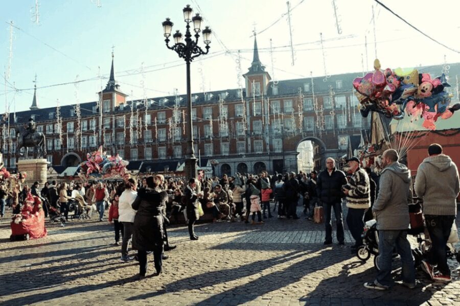 Madrid: Plaza Mayor Christmas Market & City Walking Tour