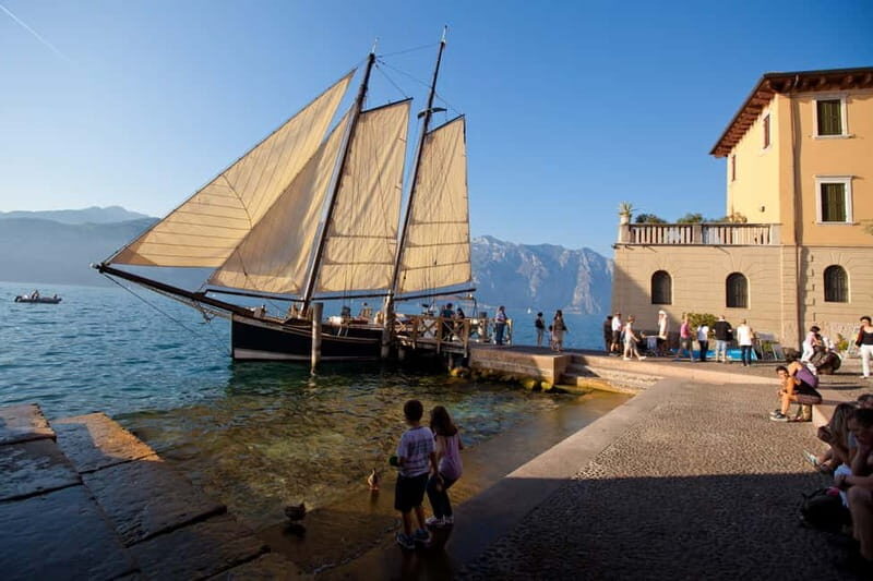 Malcesine: Golden Sunset Cruise with Food, Drinks & Music