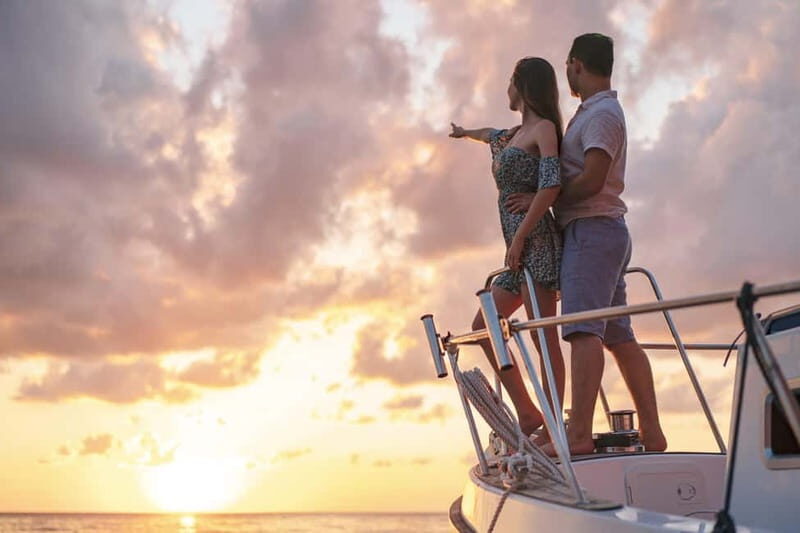 Mallorca: Candlelight Yoga Sunset Cruise for Couples