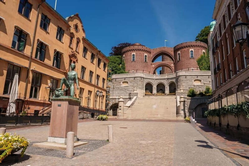 Malmo: Insta-Perfect Walk with a Local