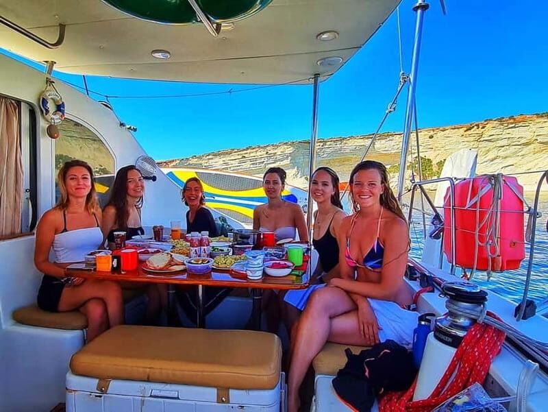 Malta: Sunset Sailing and Yoga Experience with Snacks