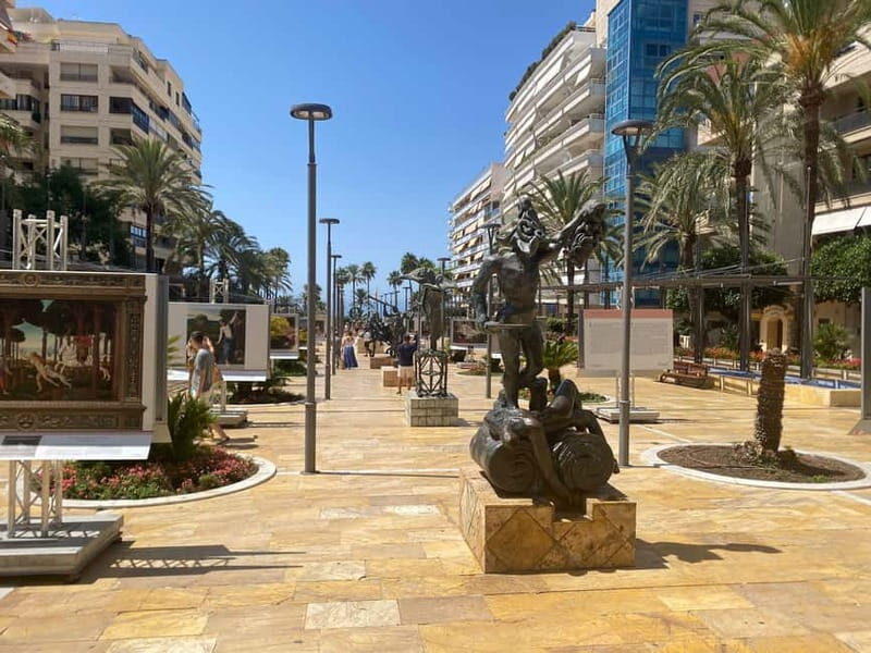 Marbella: Private guided city tour with tapas tasting