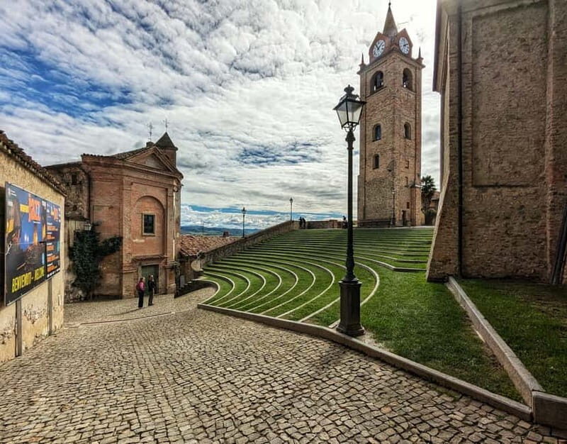 Monforte dAlba: Guided Walking Tour with Wine Tasting
