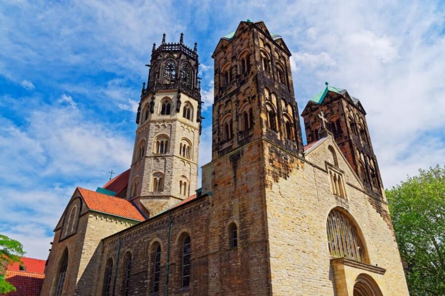 Munster: Insta-Perfect Walk with a Local