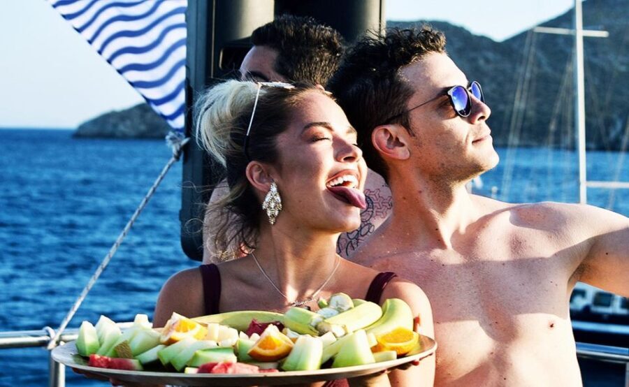 Mykonos: Sunset Boat Party with Open Bar & Live DJ