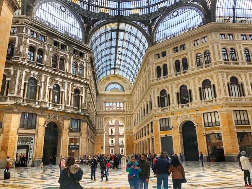 Naples 2-Hour Walking and Sightseeing Tour with Local Guide