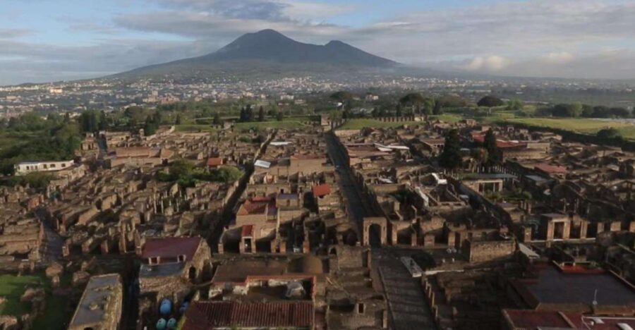Naples: Pompeii and Herculaneum Tour with Tickets and Lunch