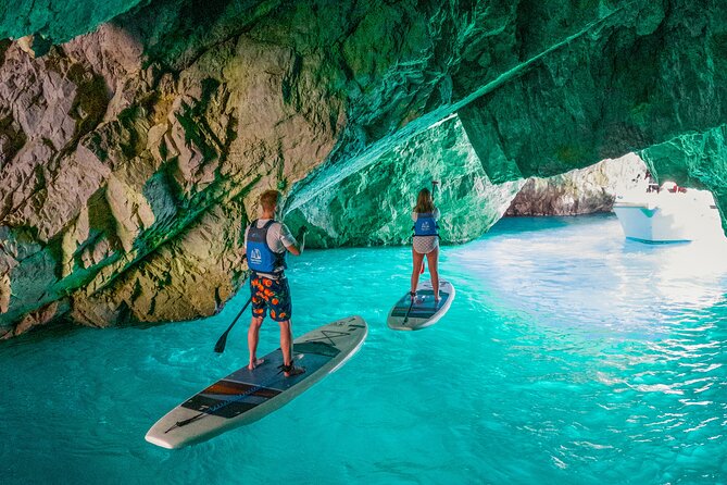 Paddleboard in Capri between caves and beaches - Key Points