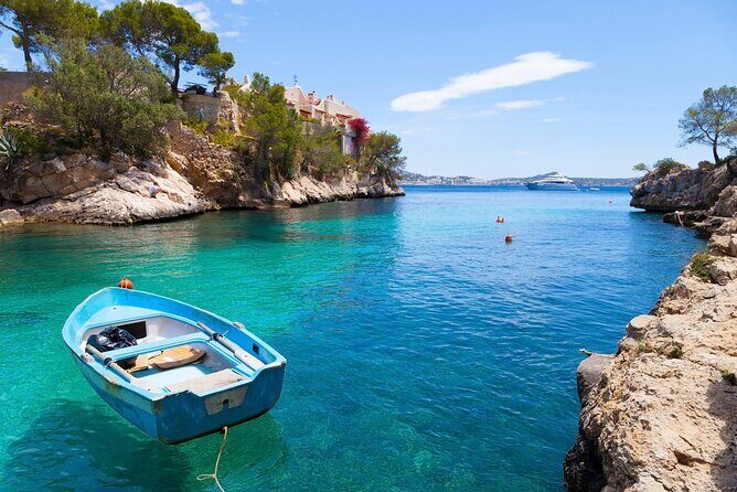 Paradise Tour 4h in Catamaran through Mallorca and Puerto Andratx with Lunch