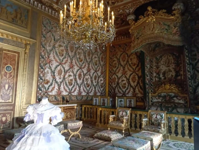 Paris: Château Fontainebleau Small Group Guided Tour Max 6