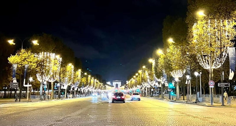 Paris: Christmas Lights Tuk Tuk Tour