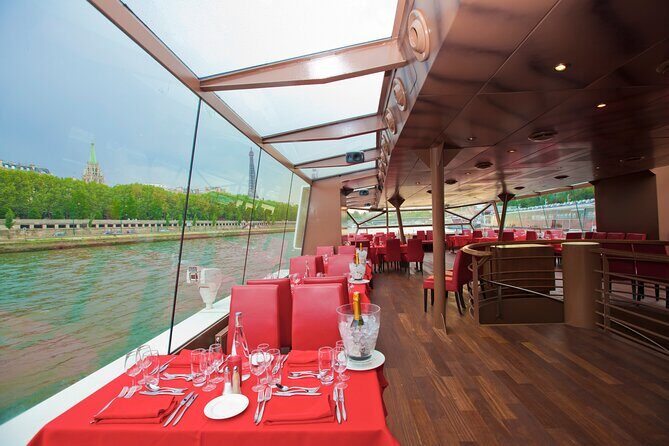 Paris Christmas Lunch Cruise by Bateaux Mouches - Gourmet Meal and Drinks: The Culinary Experience