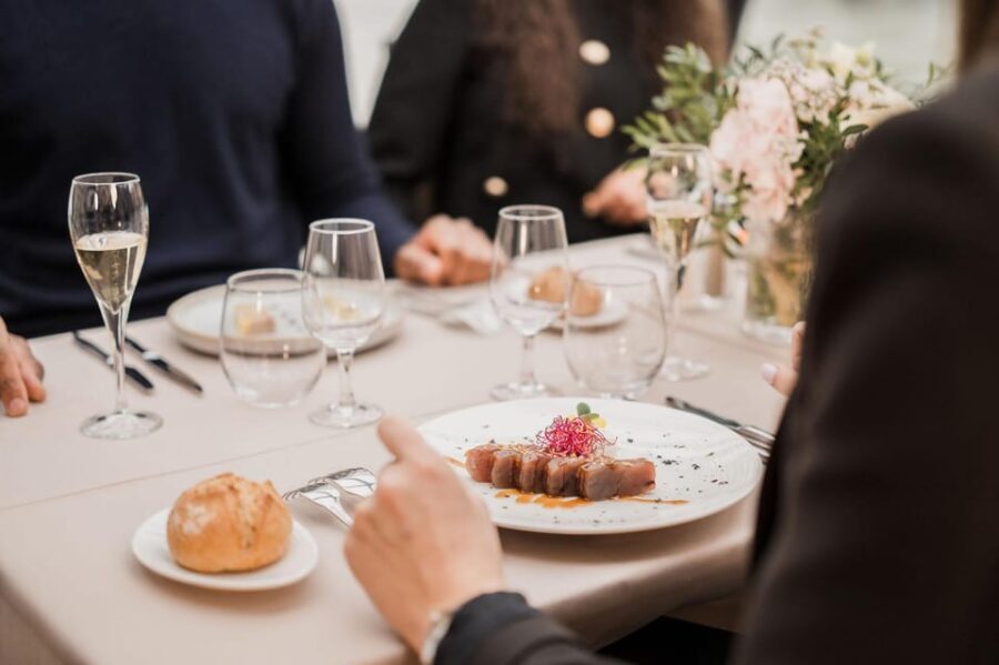 Paris : Christmas Special Lunch Cruise on the Seine River