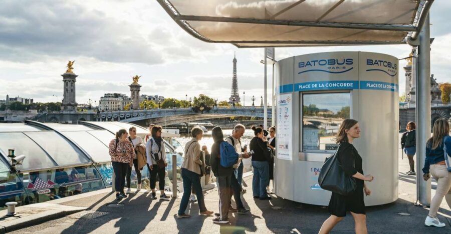 Paris: Hop-On Hop-Off Seine Cruise Pass with 9 Stops