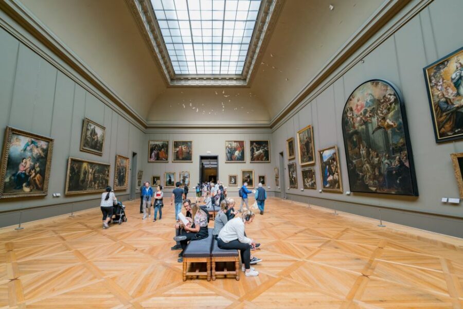 Paris: Louvre Museum Masterpieces Tour with Reserved Access - A Closer Look at the Itinerary