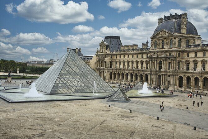 Paris Louvre Museum with 1/2/3 Days HOHO Combos