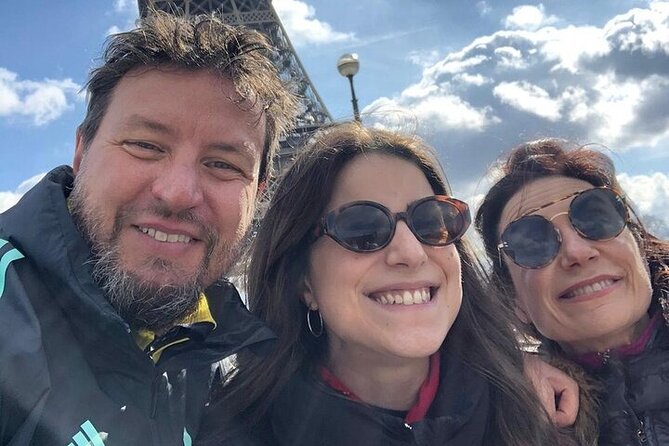 Paris Montmartre Walking Tour With A Guide - Key Points