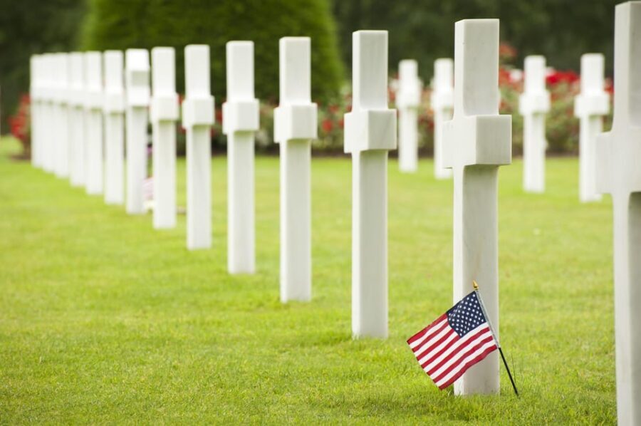 Paris: Normandy D-Day Sites Guided Day Trip with Lunch