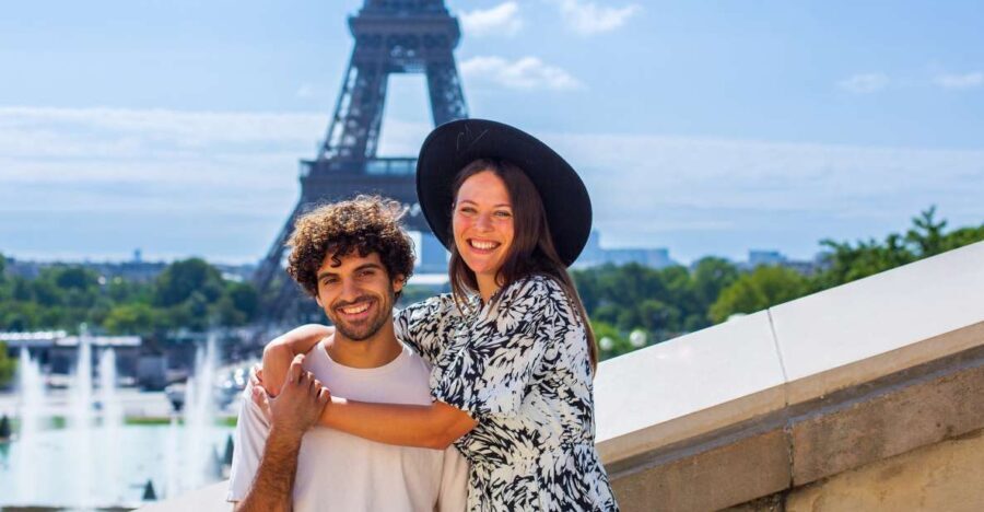 Paris: Private Photoshoot at the Eiffel Tower