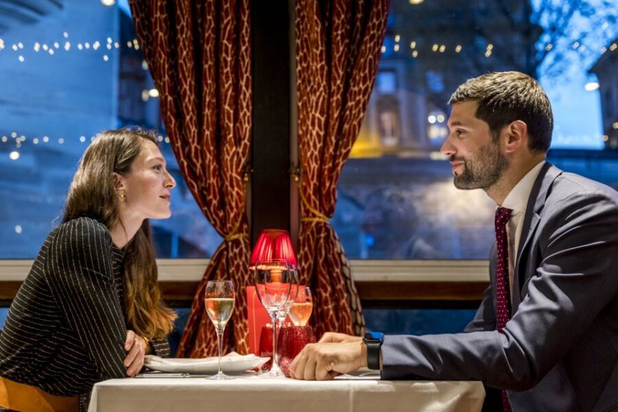 Paris: Seine River Cruise with 3-Course Dinner & Live Music