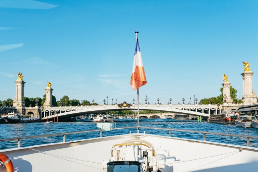 Paris: Seine River Panoramic Views Dinner Cruise