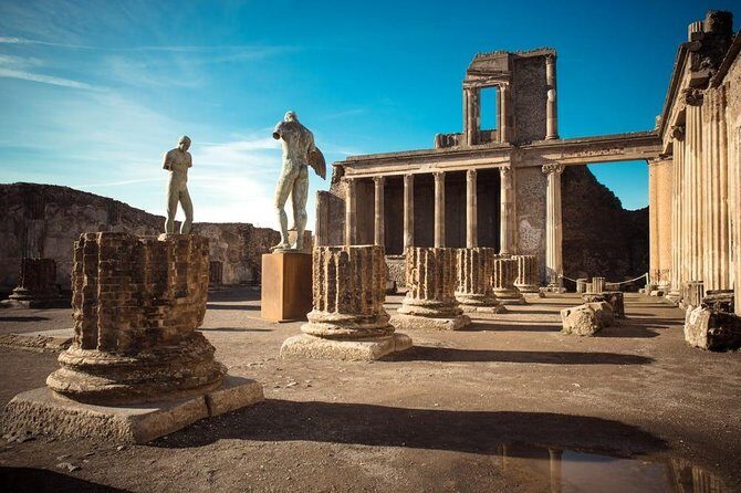 Pompeii Ruins visit for 3 hours (round-trip included)
