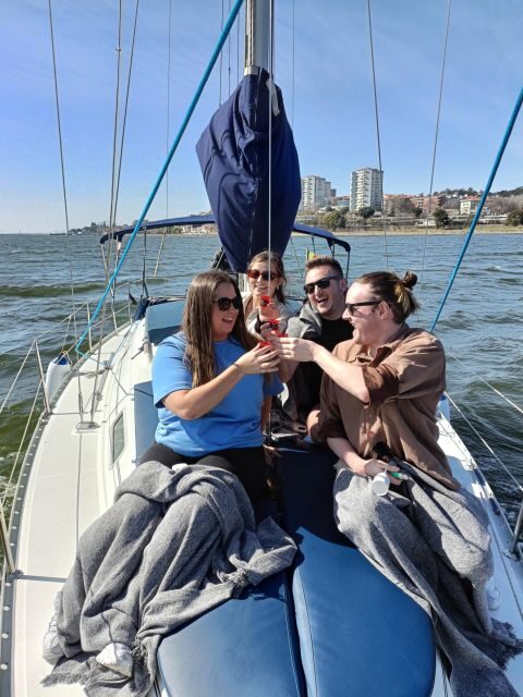 Porto: Exclusive Party aboard a charming sailboat with drink - What Makes This Experience Special?