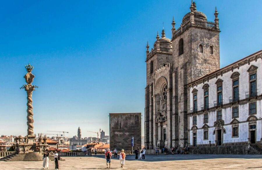 Porto: Guided Tour by Tuk-Tuk and Douro River Cruise