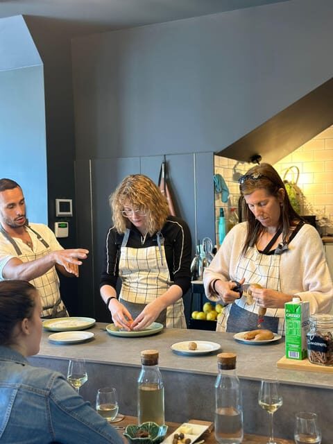 Porto: Local Market Tour & Cooking Class/Showcooking