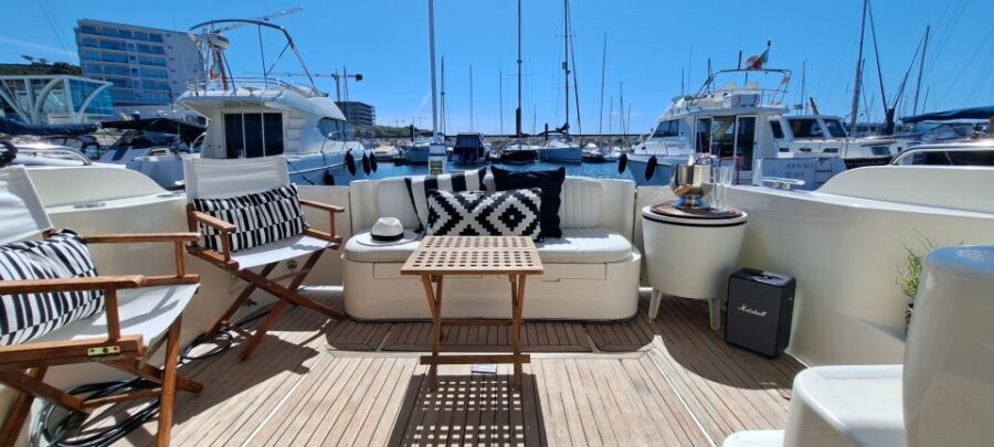 Porto: Luxury Yacht Tour of the 6 Bridges and Douro Estuary