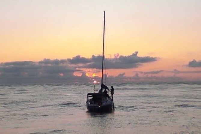 Porto: Private tour on vintage sailboat with sunset option - An Experience of Port from the Water