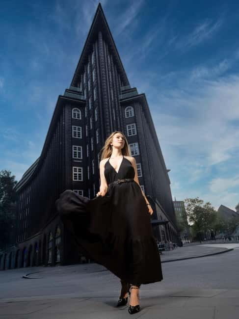 Portrait shoot in Hamburg  your private walk with a professional photographer