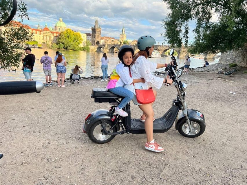 Prague: VIP Private 3 hours E-scooter tour with guide - Itinerary Breakdown: What You’ll See and Do