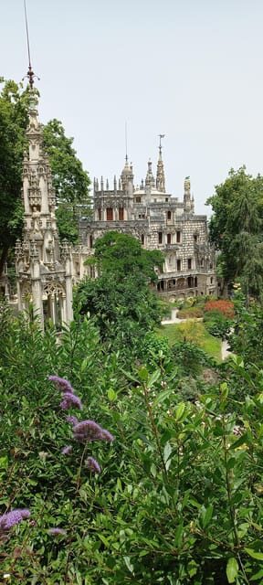 Private 2 Hours Tuktuk Tour to Sintra