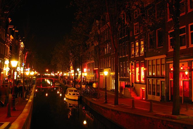 Private Amsterdam Red Light District tour with food tastings - Why This Tour Stands Out