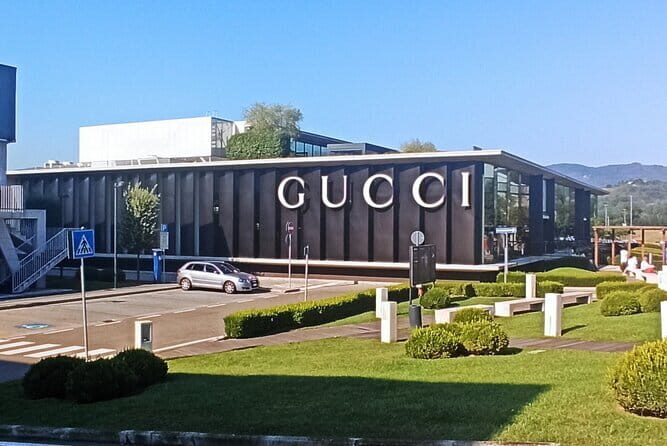 Private Chauffeur for shopping to "The Mall" and Prada Outlet (Space)